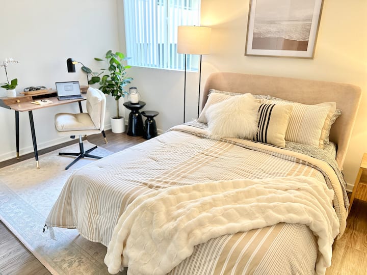 Amazing 2 Bedrooms In Heart Of Sm - 聖莫尼卡