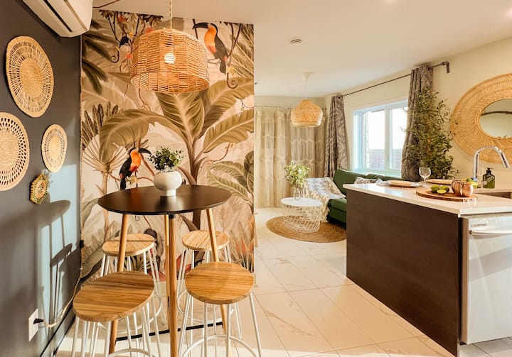 Jungle-chic Designer Suite W/parking, Dt&airport - Lasalle