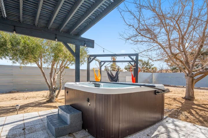6 Min To Jtnp - Hot Tub - Pets Ok - Mini Golf! New - Twentynine Palms, CA