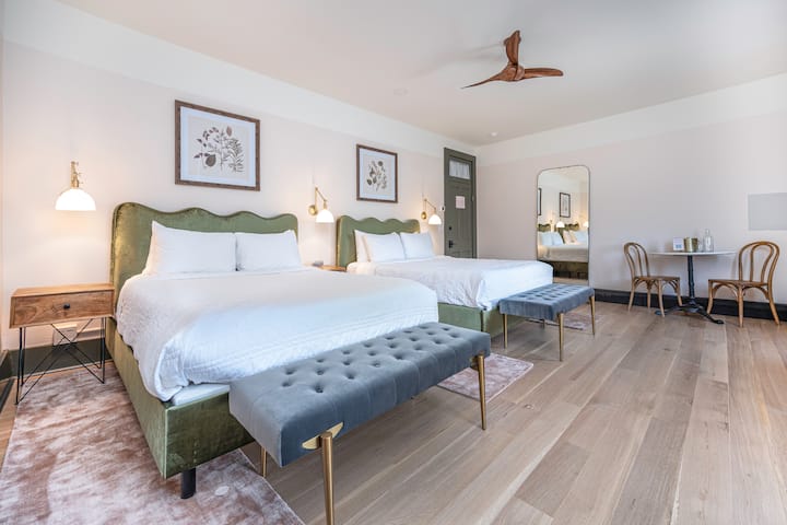 The Rochester Hotel - Deluxe Double Queen Room - 두랑고