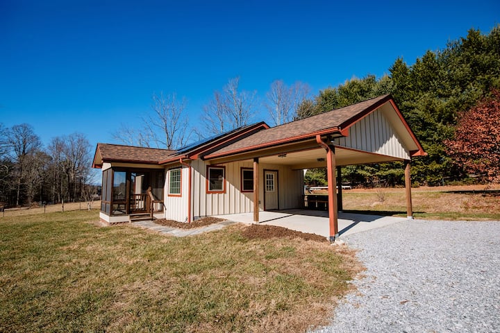 Mountain Apple Orchard By Shp - Saluda, NC