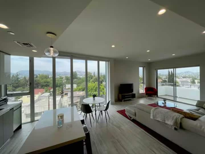 Hollywood Hills Getaway - West Hollywood, CA