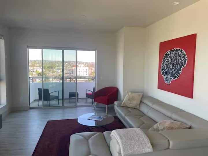 Hollywood Hills Getaway - Beverly Hills, CA