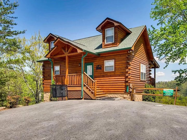 Bear Haven, Cozy Cabin With A Mountain View! - Townsend, TN