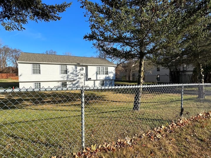 Nice Home Min To Shopping Center - Worcester, MA