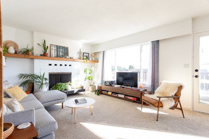 Cozy 1bdr - Mountain View House - Gibsons