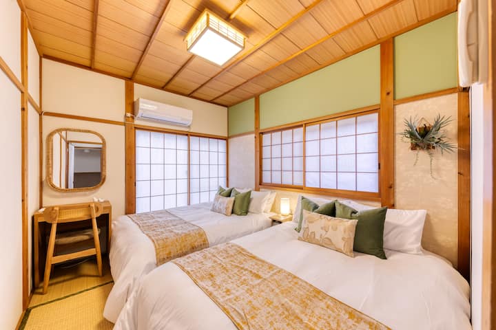 6 Mins Train To Namba| Station Close, Entire House - Japan