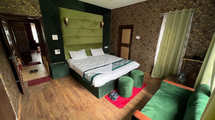 Super Deluxe Room At Sarwa Cottage! - Gulmarg