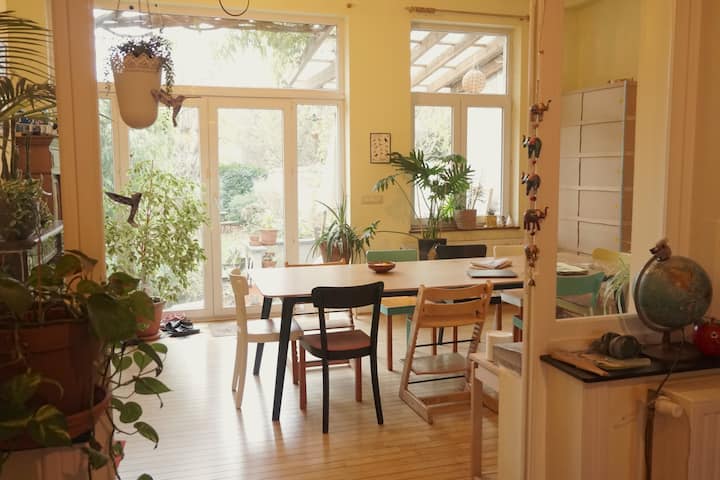 Large Family House, Quiet Area - Koekelberg