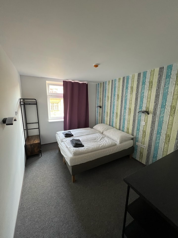 Book The Hotel Room - Prag