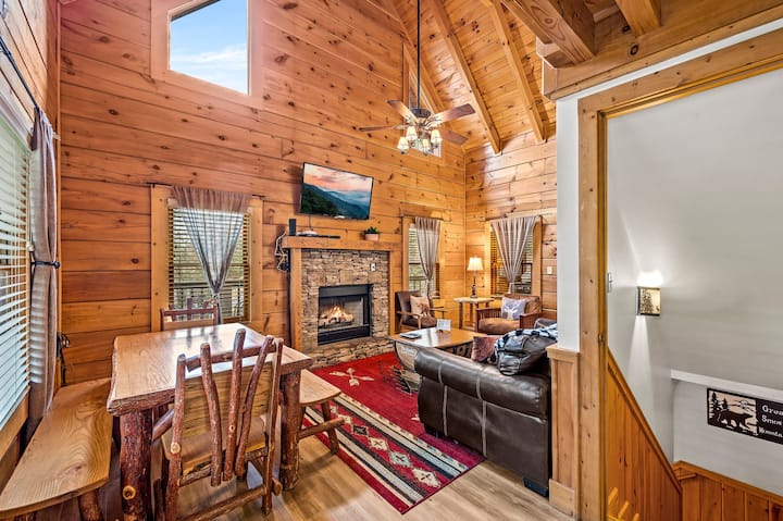 *5 Mins To Pigeon Forge!* Hot Tub+fireplace*games - Pigeon Forge, TN