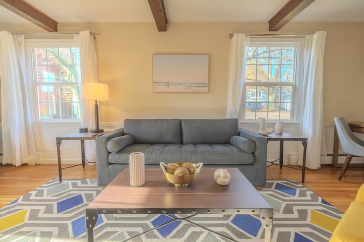 Near Newport, Beaches-golf-surfing & Military Base - Newport, RI