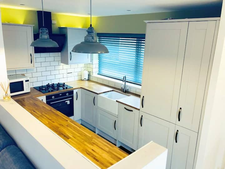 Bungalow 2 Bed Near Leamington, Jlr & Aston Martin - Royal Leamington Spa