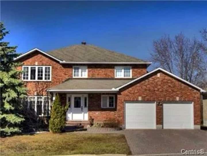 Beautiful & Spacious Home - 卡娜塔