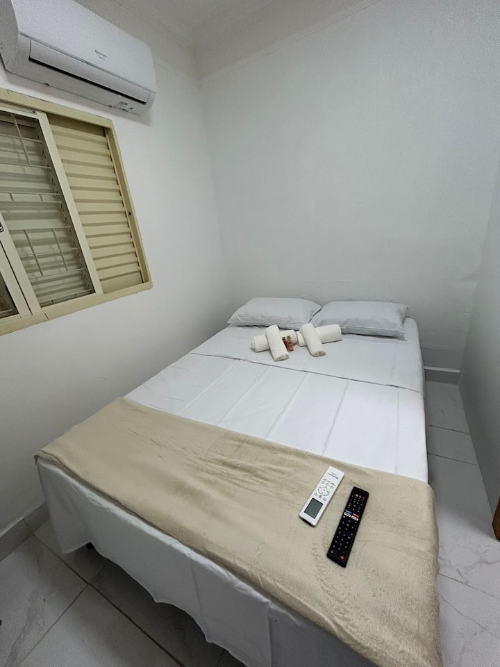Quarto 4s Casal S/tv, Ar. (Sem Garagem) - Uberlândia
