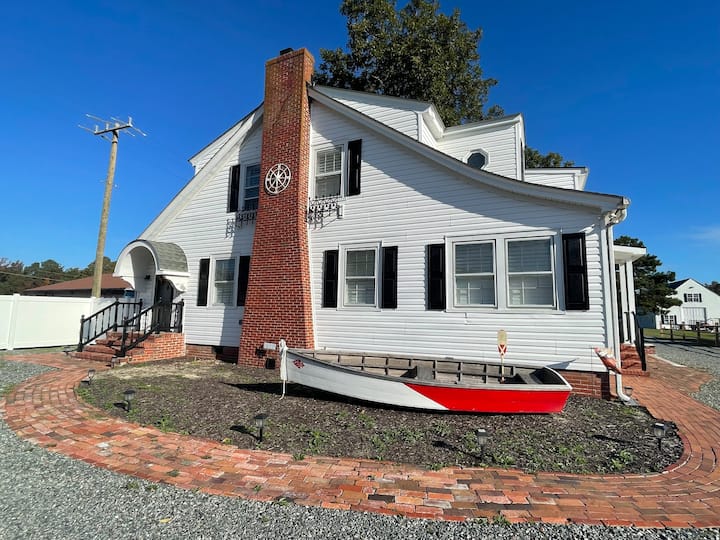 The Deadrise Inn, Sleeps 12! - Deltaville, VA