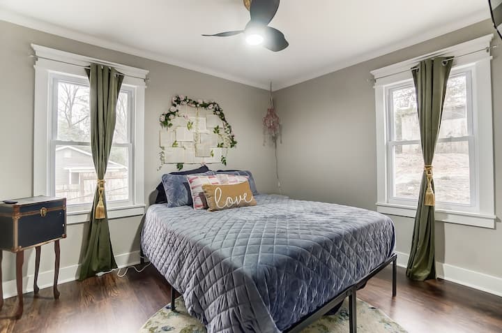Hot Tub + Belmont - 12 Min To Clt Airport - Belmont, NC