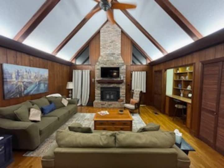 New Hope Family Lodge W/ Pool Table - Brookhaven, MS