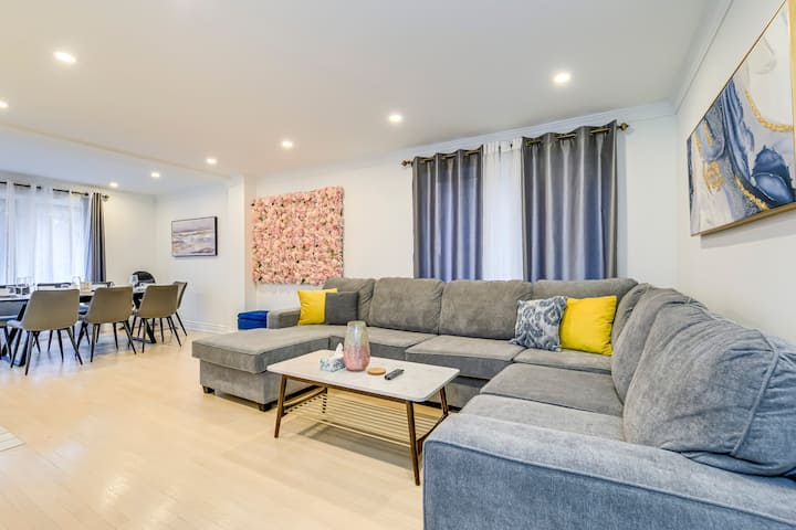 Spacious 5 Bed Unit Toronto Airport Flower Wall - Brampton