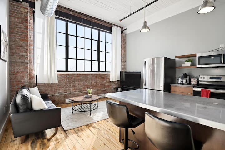 Cooperage 214 | Chic Loft Near Osf | Peoria - Peoria