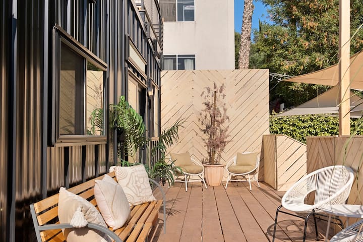 Shipping Container W/roof Deck -