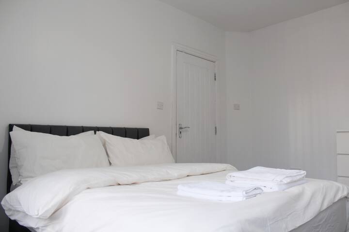 Shared Private Room With 3bath/r - Guernsey