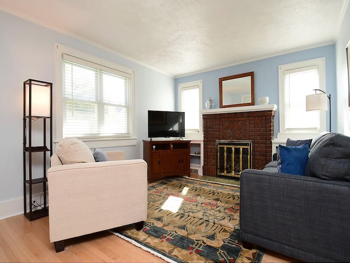 Charming Midtown Home - Omaha, NE