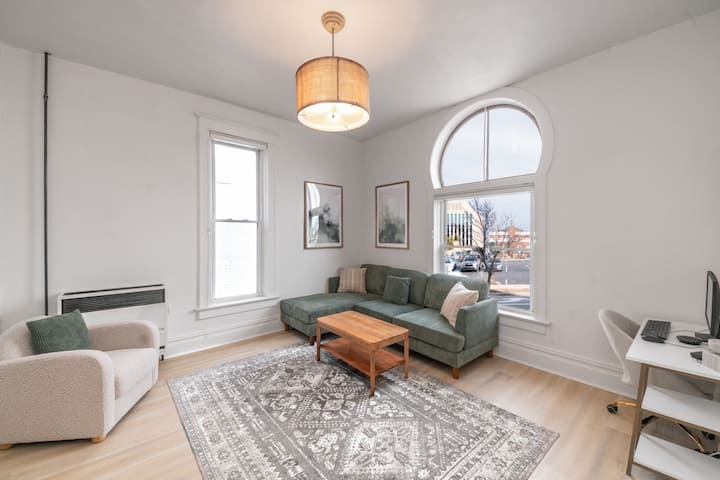 Stunning Studio Steps From Downtown (31-day Min) - Benton Harbor, MI