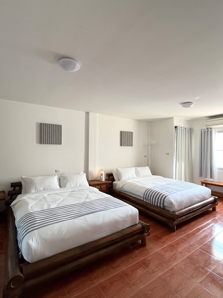 Stylish & Spacious Quad Room In Khaolak (3-4 Pax) - Khao Lak