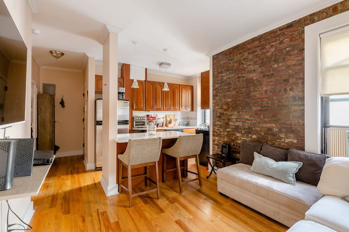 Live Like A Local In Astoria- Next To Subway - New York City