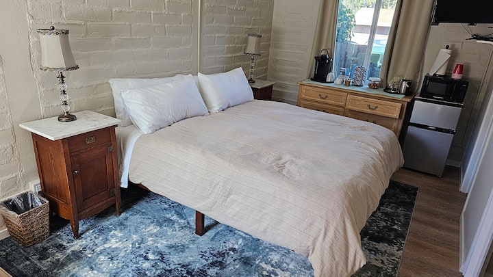 Little European Lodge - Carmel Valley, CA
