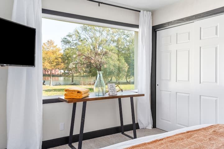 Waterfront Home 12 Min To Casino! Newly Renovated! - Chesapeake, VA