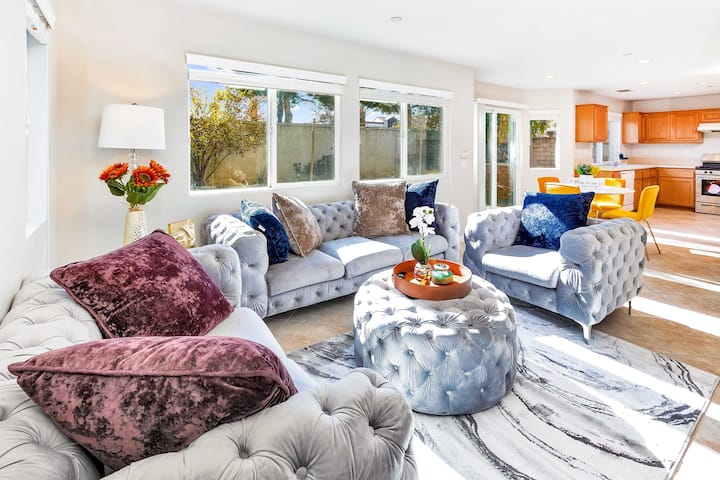 Grand 4br Retreat|main-level Bedroom E#41327 - Fontana