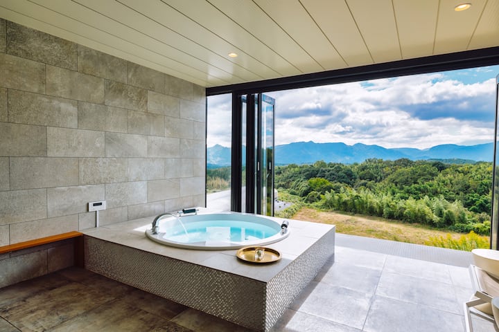 こもれびグランピングの半露天風呂ジャグジー付きスイートルーム - Oita