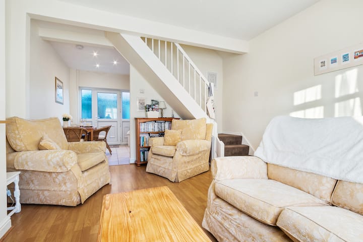 Wonderfully Cosy Family Home In York - 요크