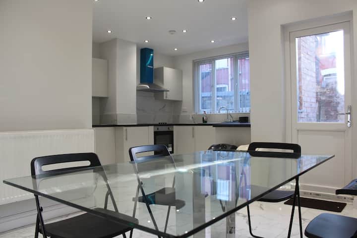 Shared Private Room With 3bath/r - Cheshire