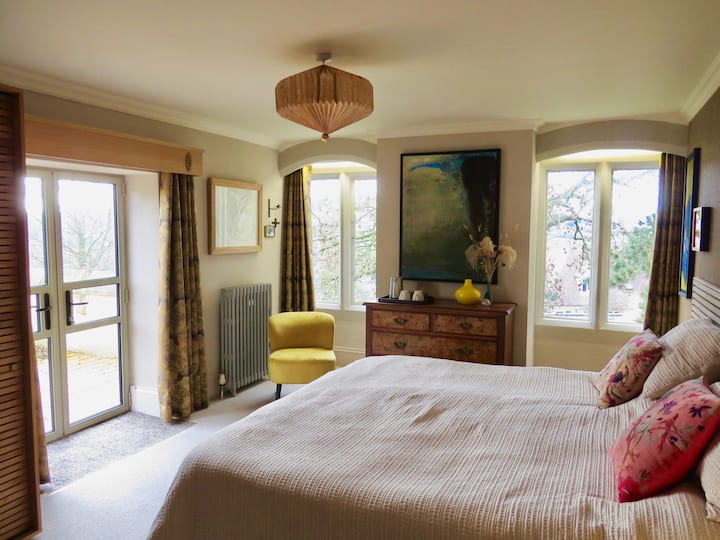 Sunny Bedroom In Gothic House - Stroud