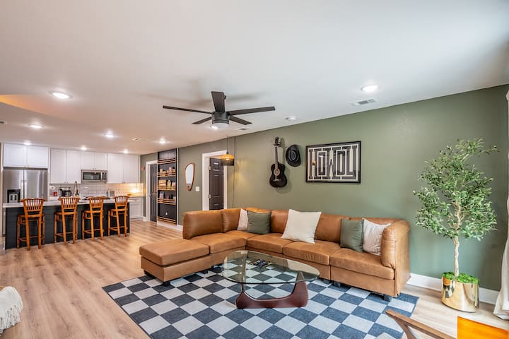 Divine Oak - 10 Min To Dt | Spacious | Comfy - Austin, TX