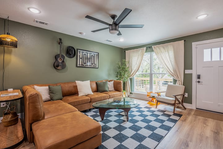 Divine Oak - Groovy | Spacious | Comfy | Sleeps 10 - Austin, TX