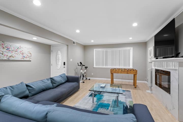 Remodeled 5br/3ba Silicon Valley Home - Sleeps 18! - San Jose, CA