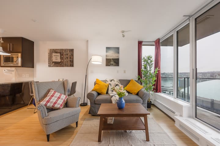 Stylish Vancouver Condo With City Views - Vancouver