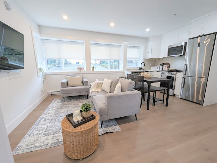 Modern, Clean, Child-friendly 2 Bedroom Home - Vancouver