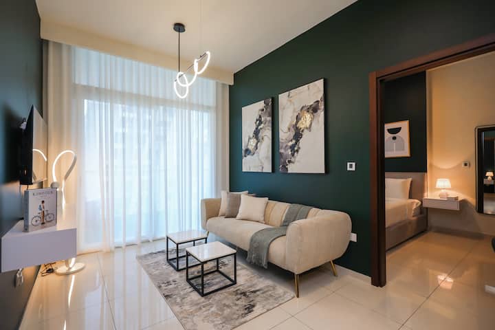 Spectacular 2br Canal Views - Dubai