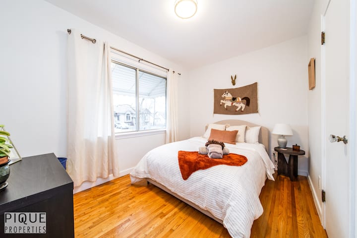 Central Cozy Home *Sleeps 4 *Long Stays *Netflix - Edmonton