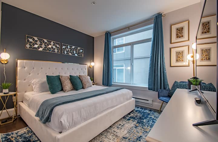 Immaculate Modern 2br Condo With Pool & Parking! - Seattle, WA