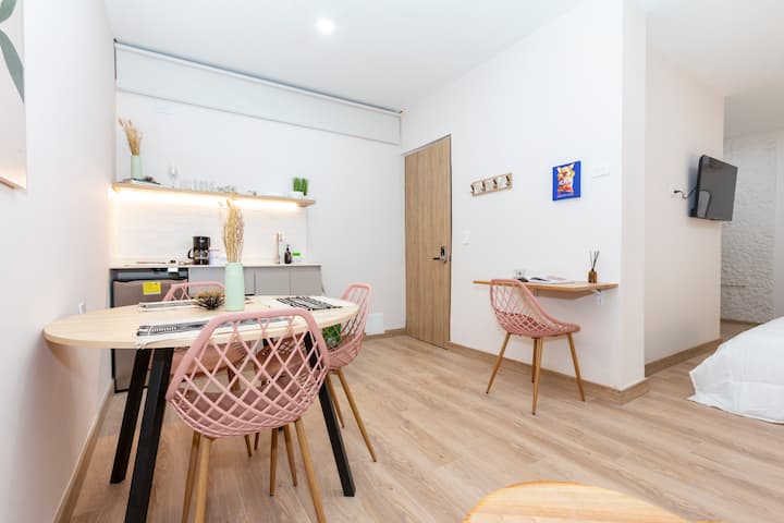 Spacious Apt 2 + Laureles + Ac + Smart Lock + Wifi - Medellín