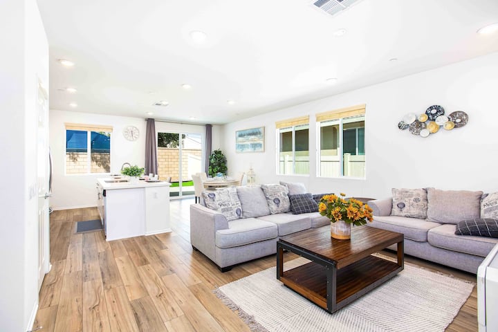 Cozy 3br W/ Backyard Moreno Valley Home E#41378 - Moreno Valley, CA