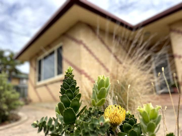 1960’s Style House, Central, Near Beach! - Port Lincoln