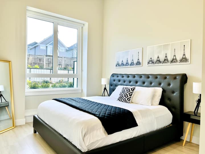 Family Friendly Ground Level Condo - Surrey