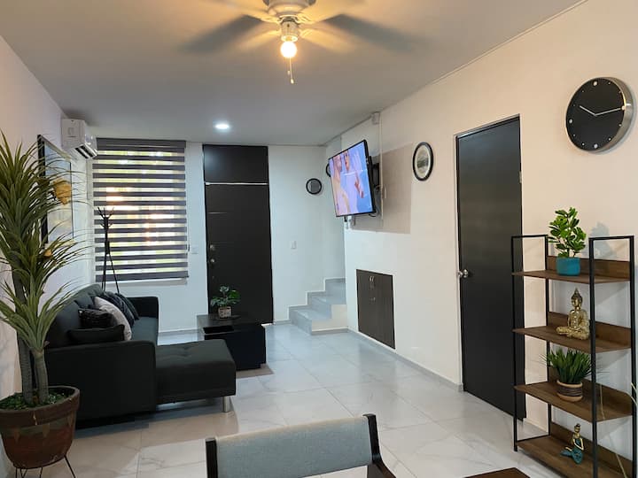 Casa Zona Privada. Alberca, Aire A/c, Parking. - Colima